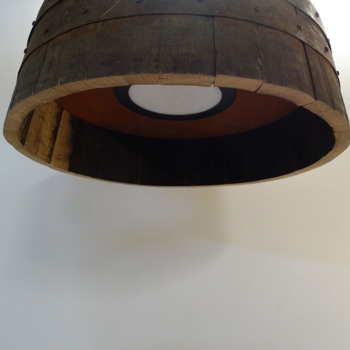 Whiskylampe Mirrie - originales Teil eines schottischen Whiskyfasses, umgebaut als Lampe